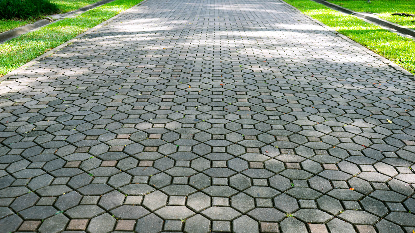 Paving Stones For Your Driveway: The Benefits - 068 474 7303